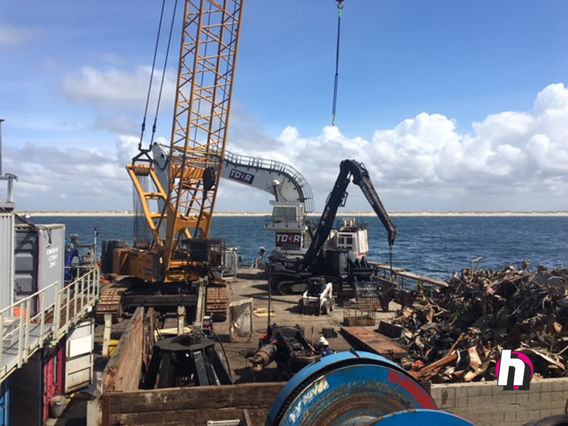 Verwijderen gekapseisde jack-up barge Denemarken - Hein Heun ...