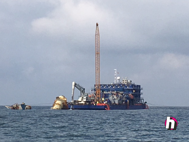 Verwijderen gekapseisde jack-up barge Denemarken - Hein Heun ...